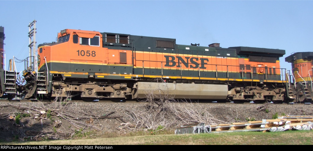 BNSF 1058